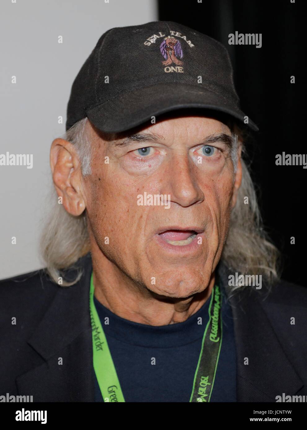 Minnesota governor jesse ventura hi-res stock photography and images ...