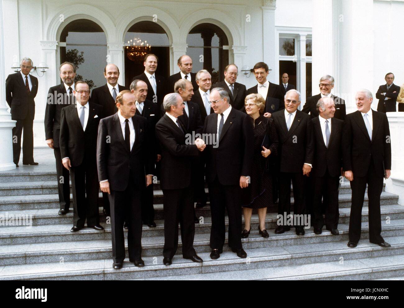 The members of German chancellor Helmut Kohl's federal cabinet pose in ...