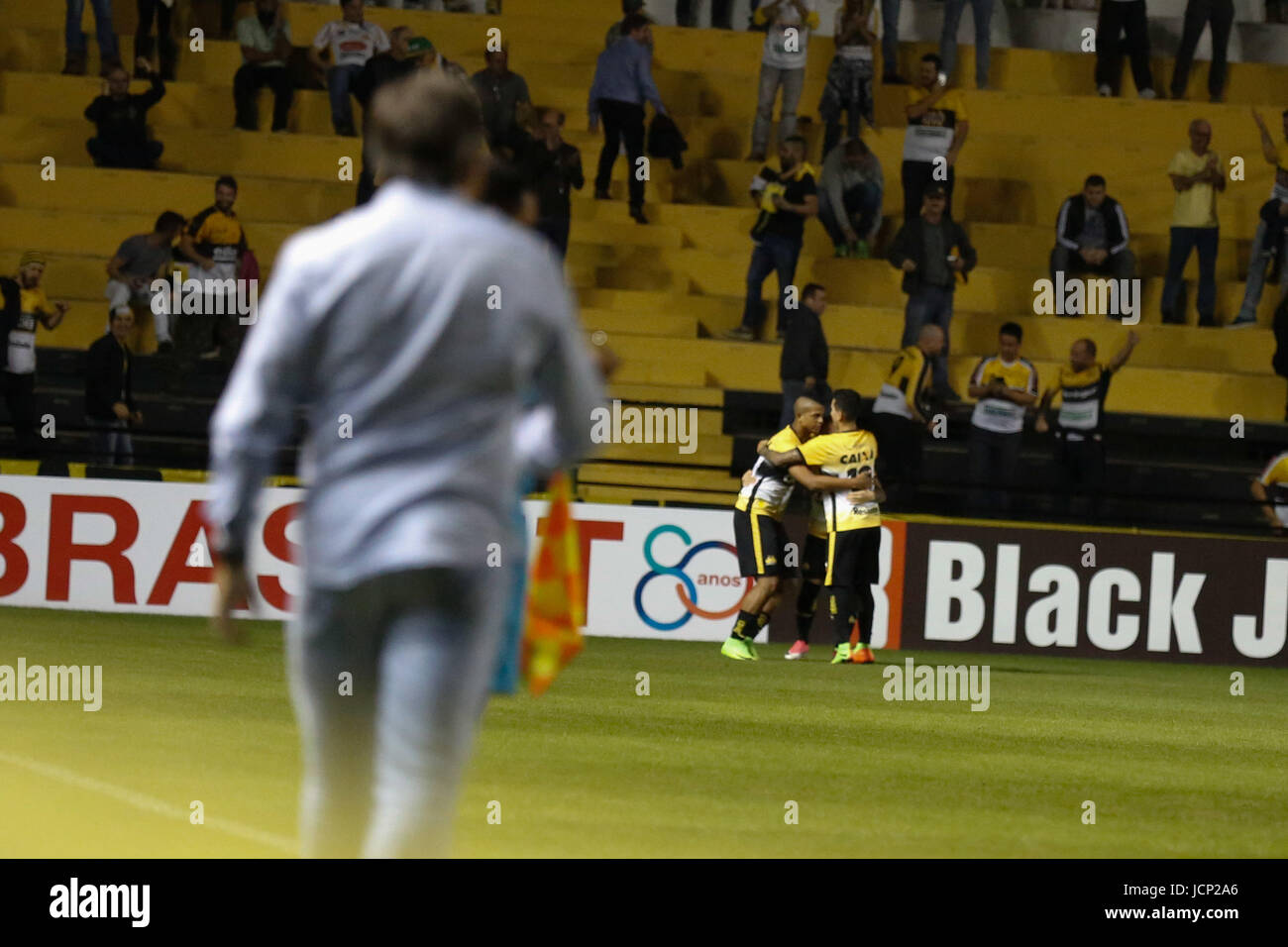 CRICIÚMA, SC - 16.06.2017: CRICIÚMA X GUARANI - Criciúma team players ...