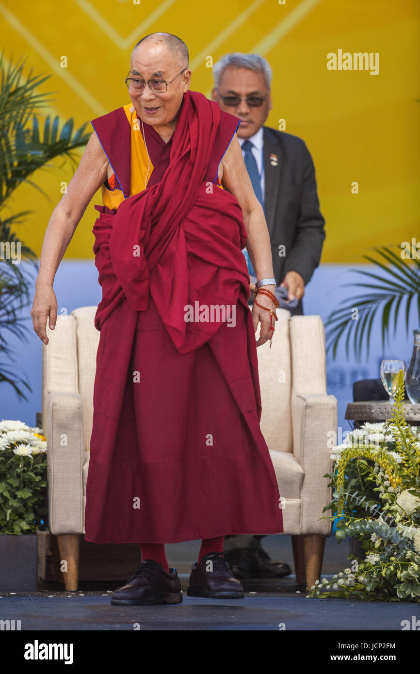 La Jolla, US. 16th June, 2017. His Holiness the 14th Dalai Lama speaks ...