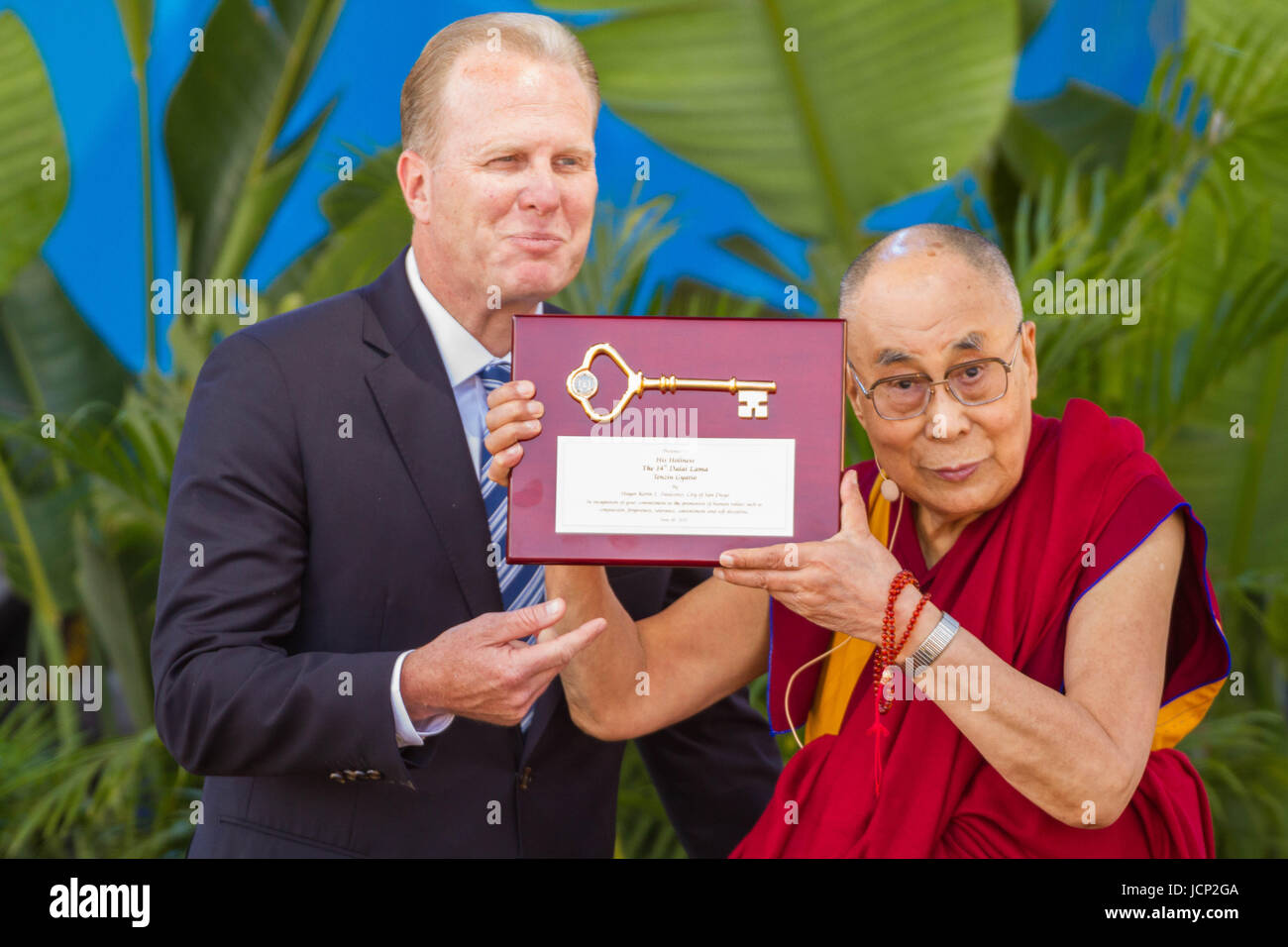 La Jolla, US. 16th June, 2017. His Holiness the 14th Dalai Lama speaks ...
