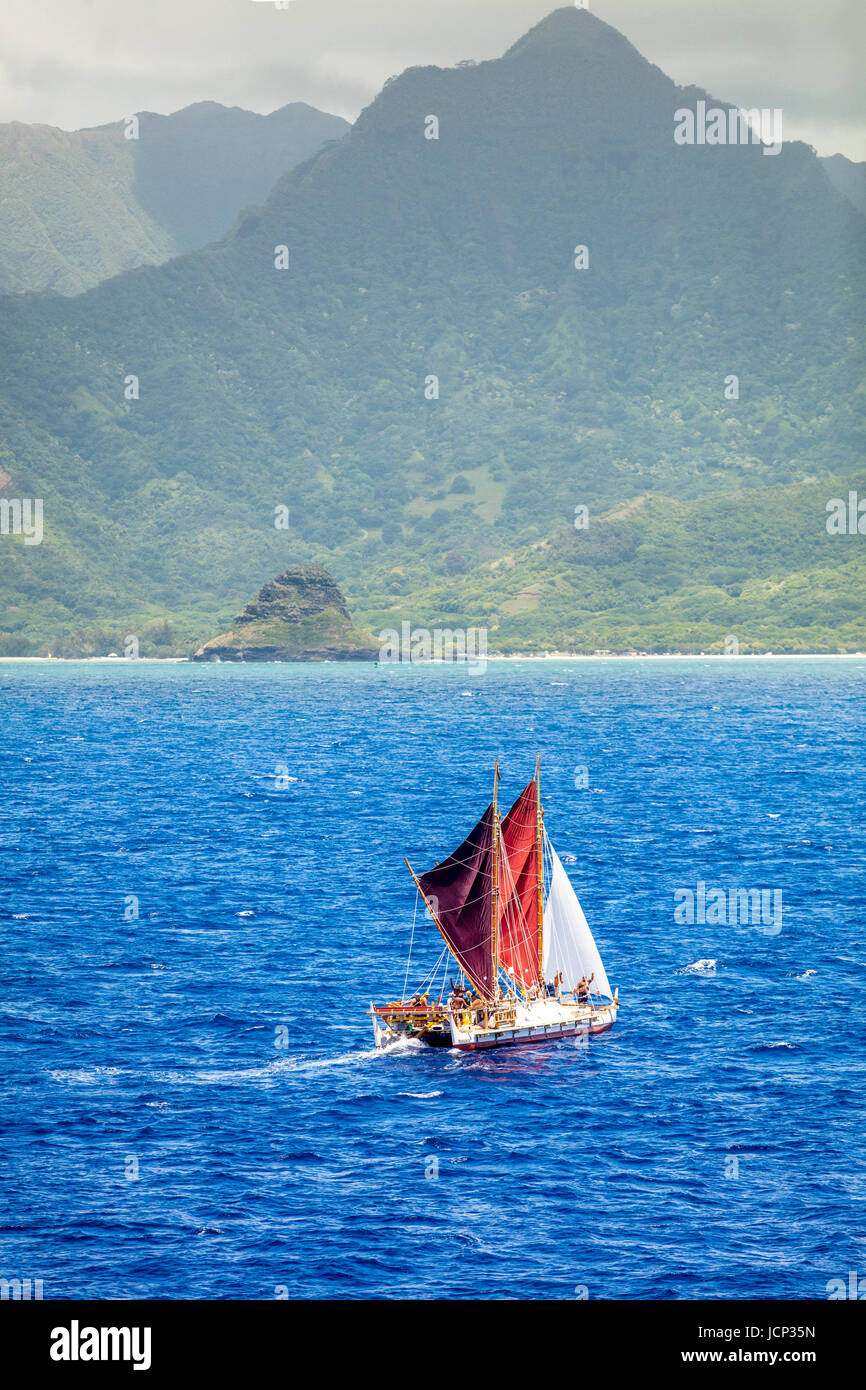 Hokulea canoe sailing hi-res stock photography and images - Alamy