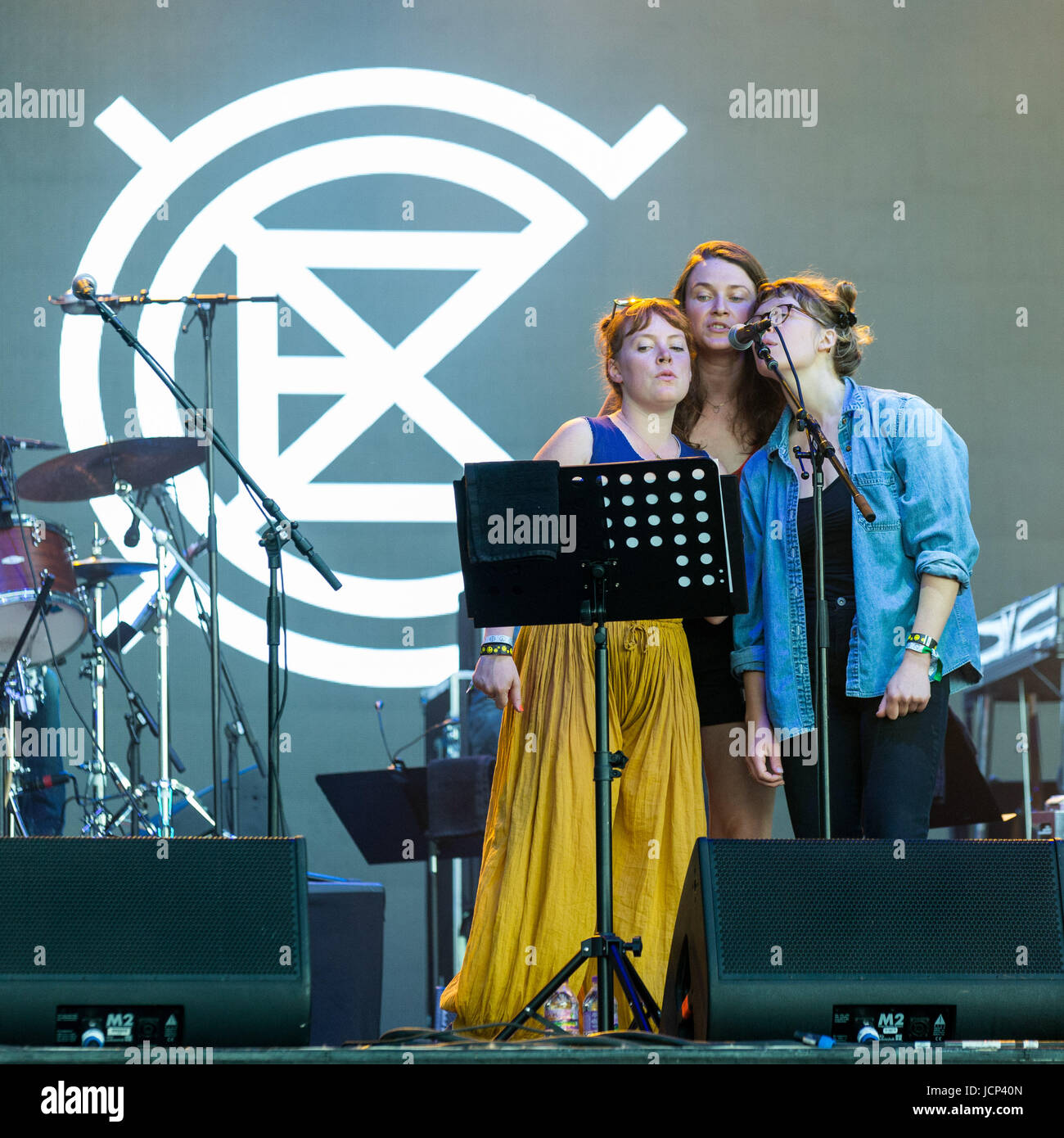 Eau Claire, Wisconsin, USA. 16th June, 2017. AMELIA MEATH, MOLLY SARLE ...