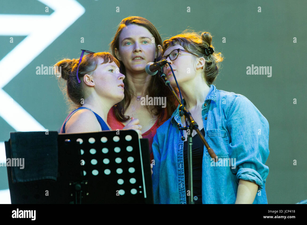 Eau Claire, Wisconsin, USA. 16th June, 2017. AMELIA MEATH, MOLLY SARLE ...