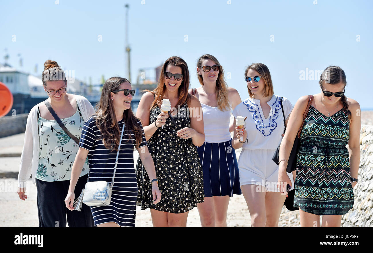 Women hot weather hi-res stock photography and images - Alamy