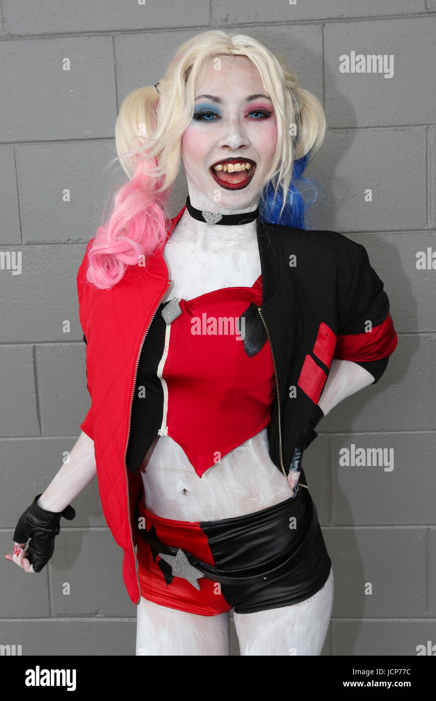 Australian fans dress up hi-res stock photography and images - Alamy