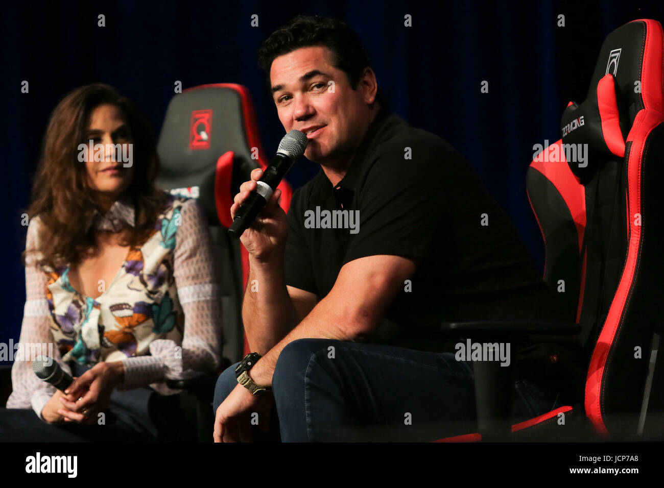 Teri hatcher dean cain lois hi-res stock photography and images - Alamy