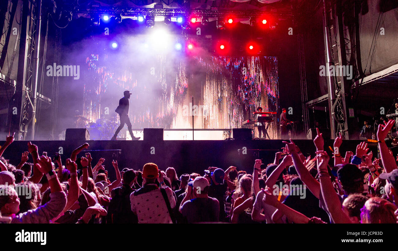 Chance the rapper fans hi-res stock photography and images - Alamy