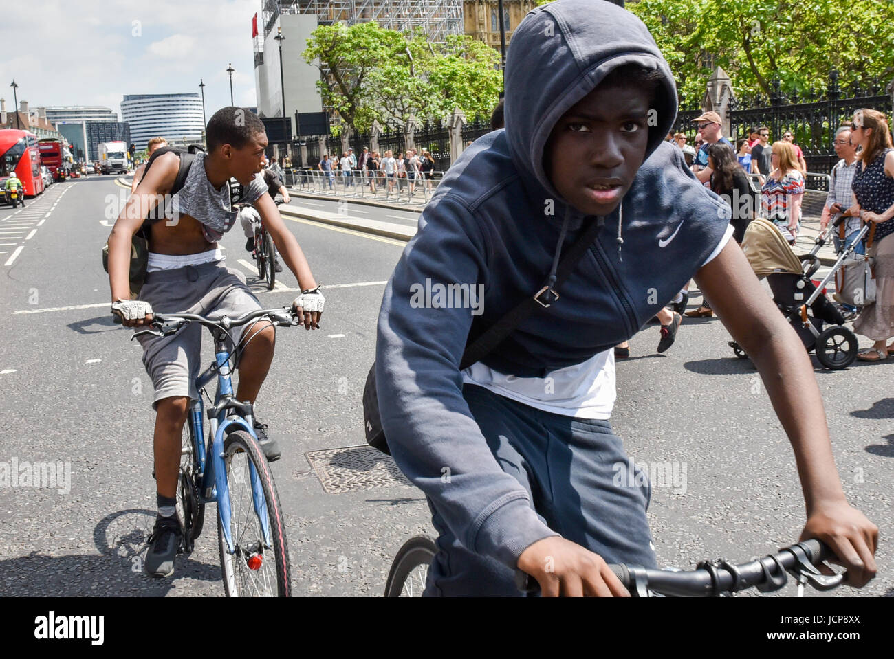 Boys cycling london hi-res stock photography and images - Alamy