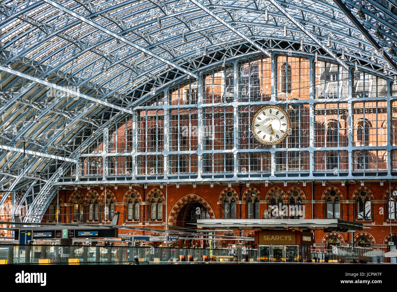 London train station buildings hi-res stock photography and images - Alamy
