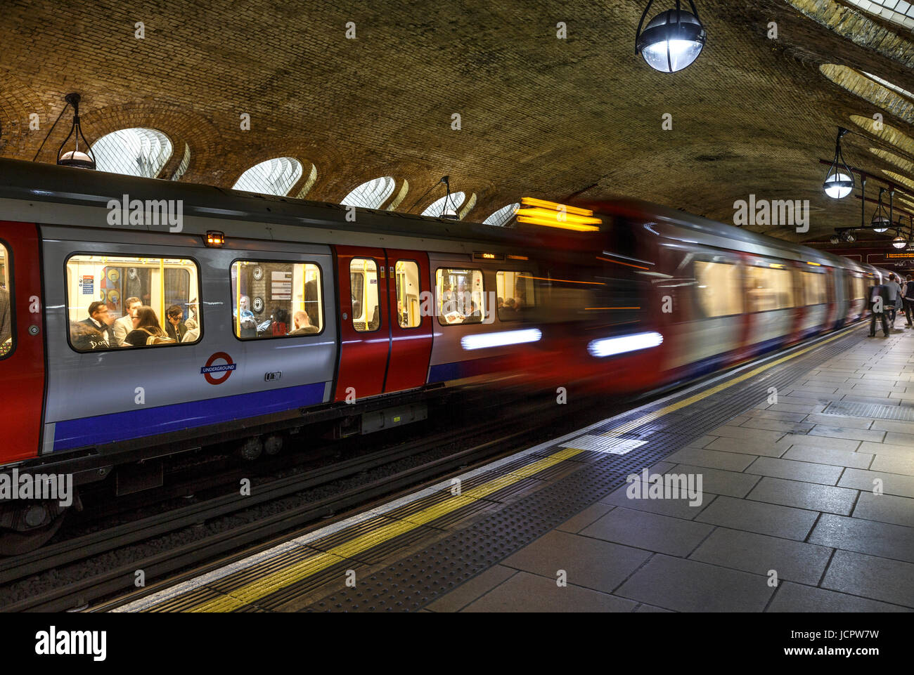 London underground tube train stations hi-res stock photography and ...