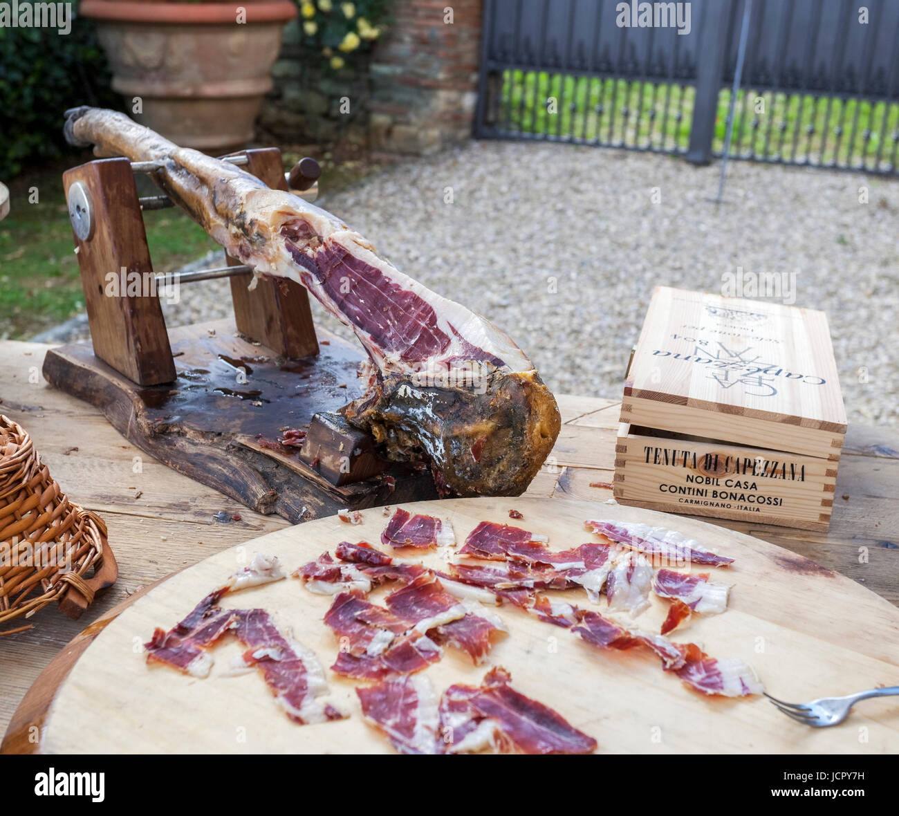 Slicing Ham Stock Photos & Slicing Ham Stock Images - Alamy