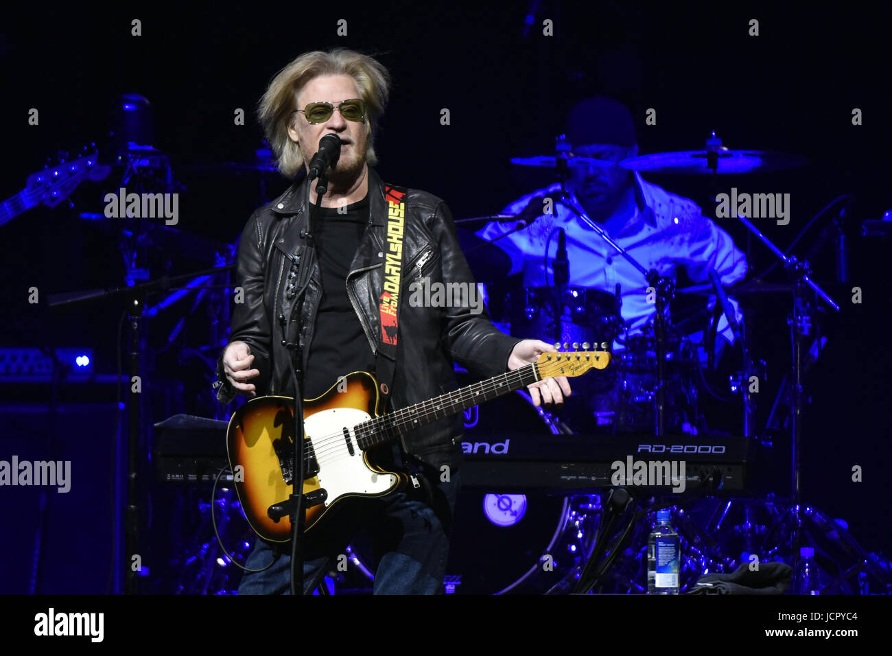 Hall and oates stage hi-res stock photography and images - Alamy