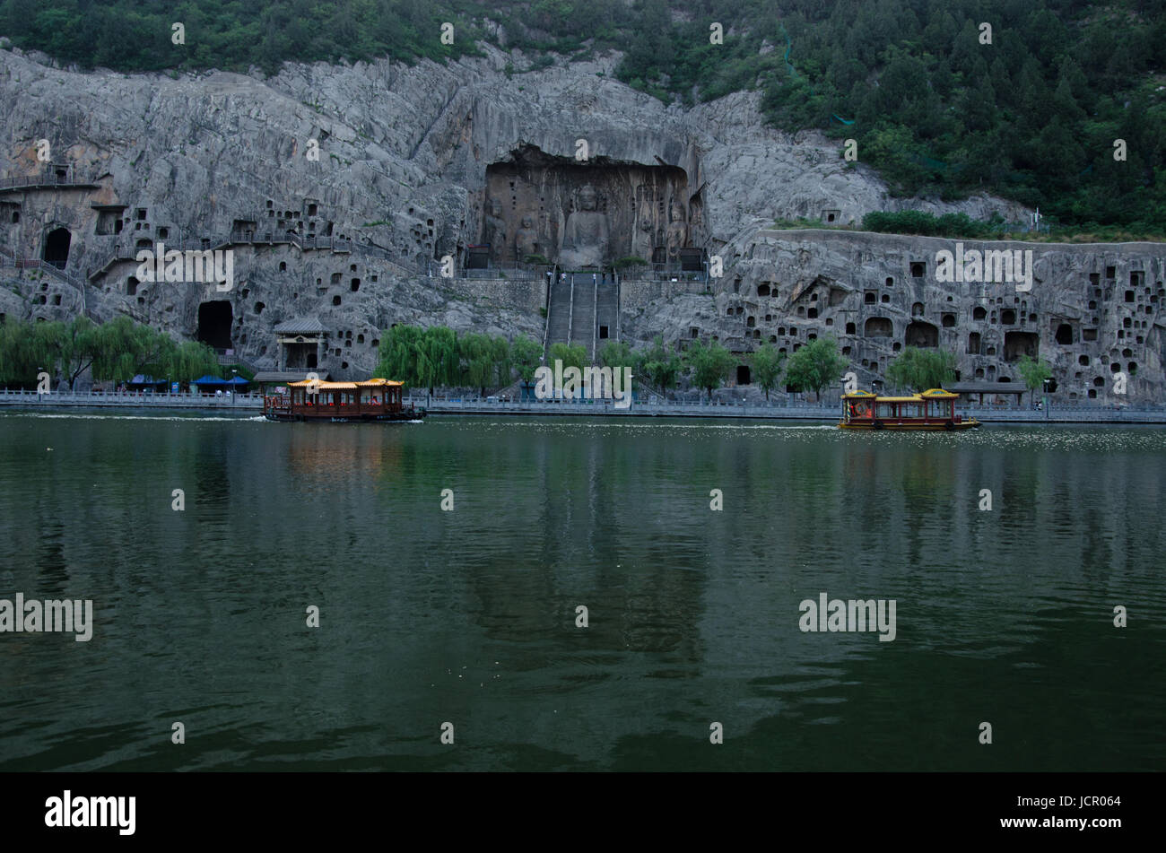 Longmen shiku hi-res stock photography and images - Alamy