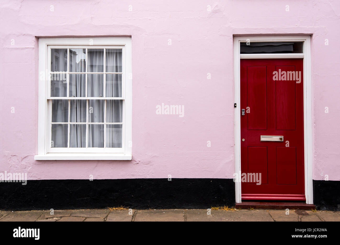 Red brick house white windows hi-res stock photography and images - Alamy