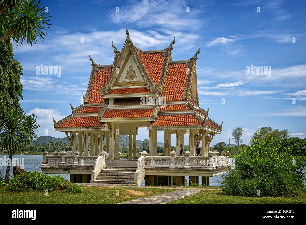 Lakeside temple, Pattaya, Thailand Stock Photo - Alamy