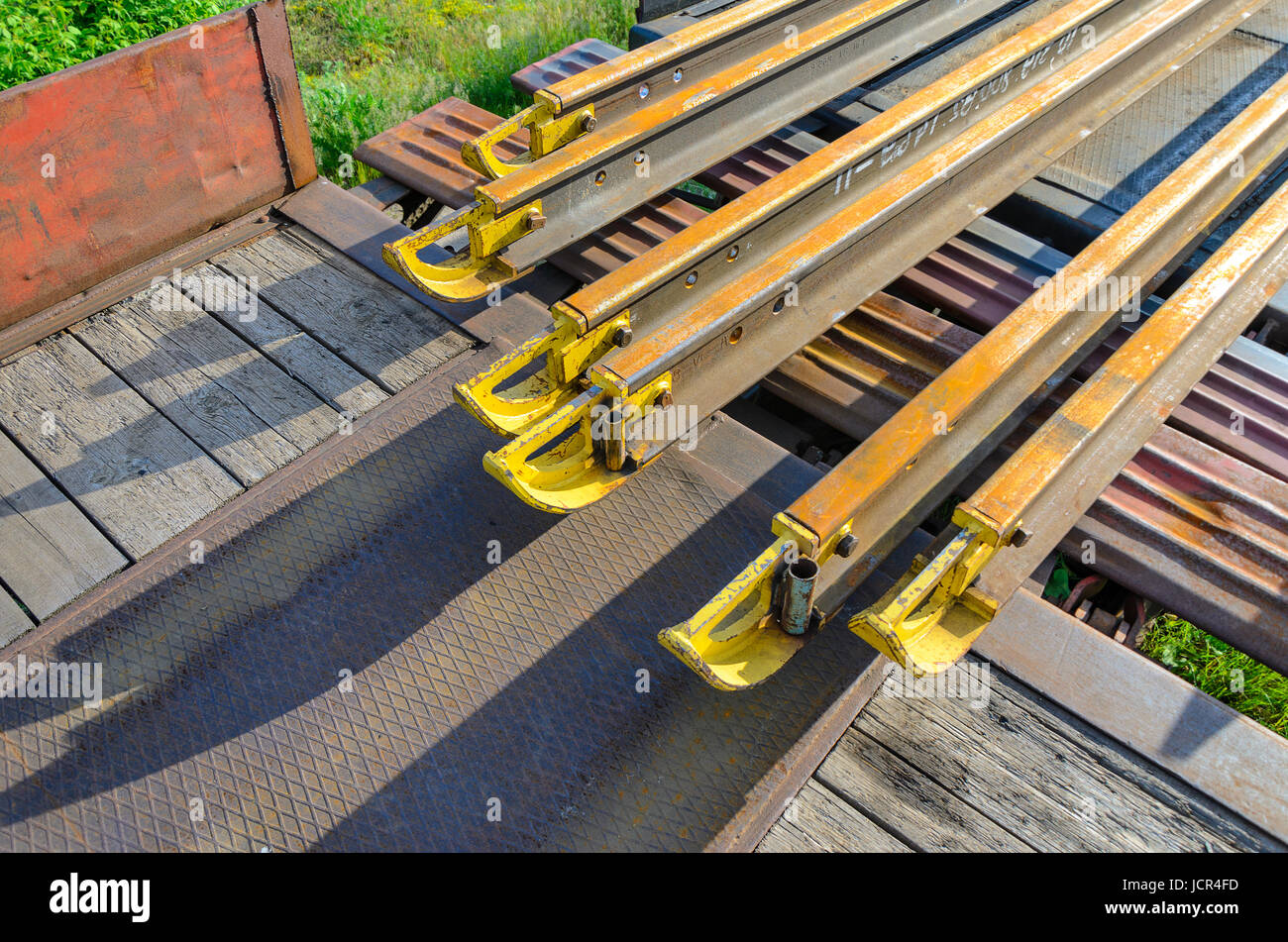 Railhead elements. Transportation of long new rails on a freight car ...