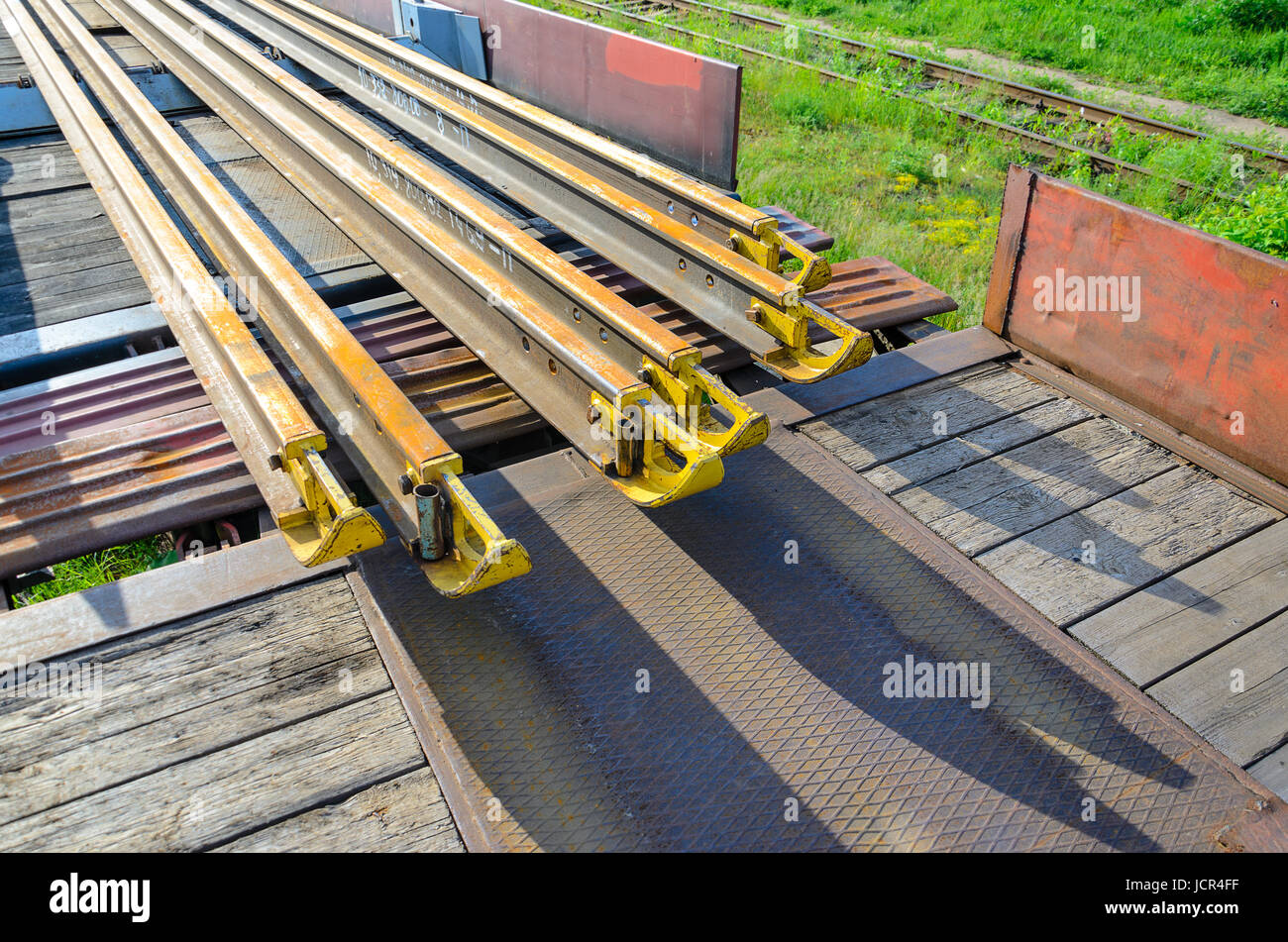 Railhead elements. Transportation of long new rails on a freight car ...