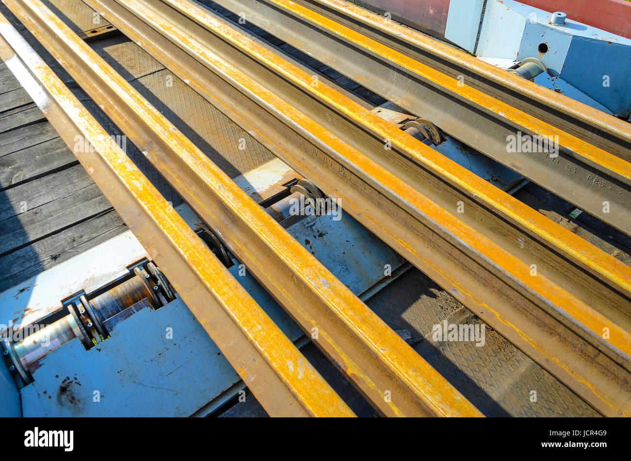 Railhead elements. Transportation of long new rails on a freight car ...