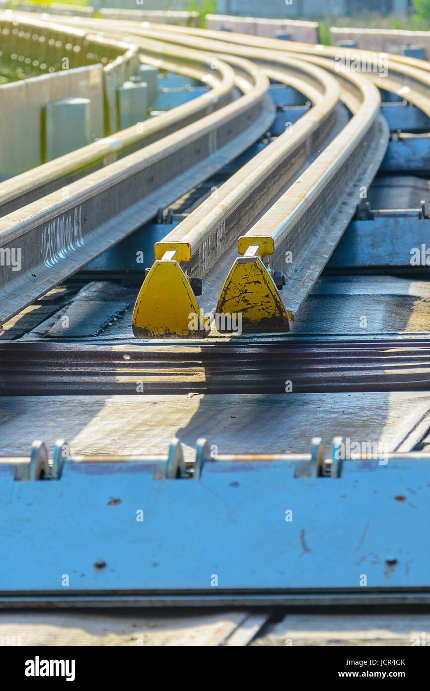 Railhead elements. Transportation of long new rails on a freight car ...