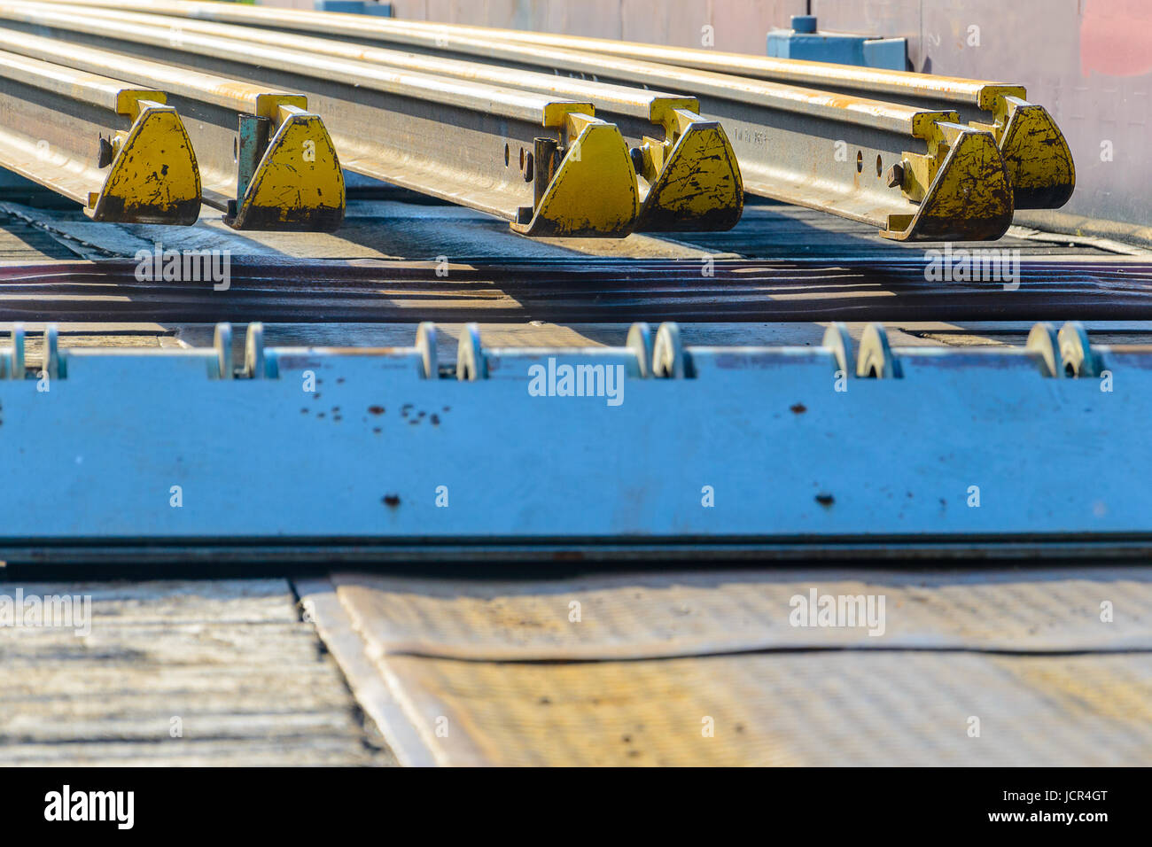 Railhead elements. Transportation of long new rails on a freight car ...