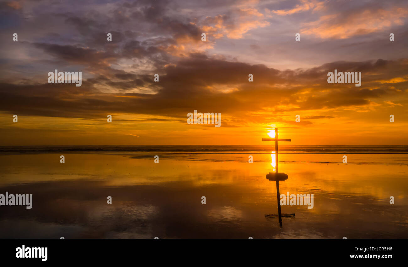 Cross on beach sunset wonderful hi-res stock photography and images - Alamy