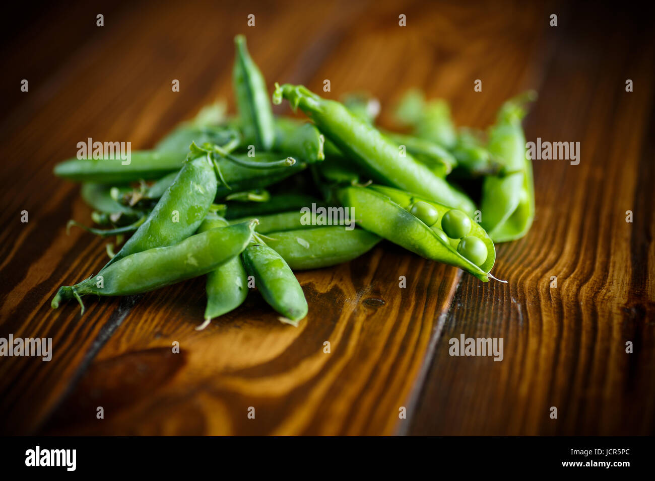 Early harvest peas hi-res stock photography and images - Alamy