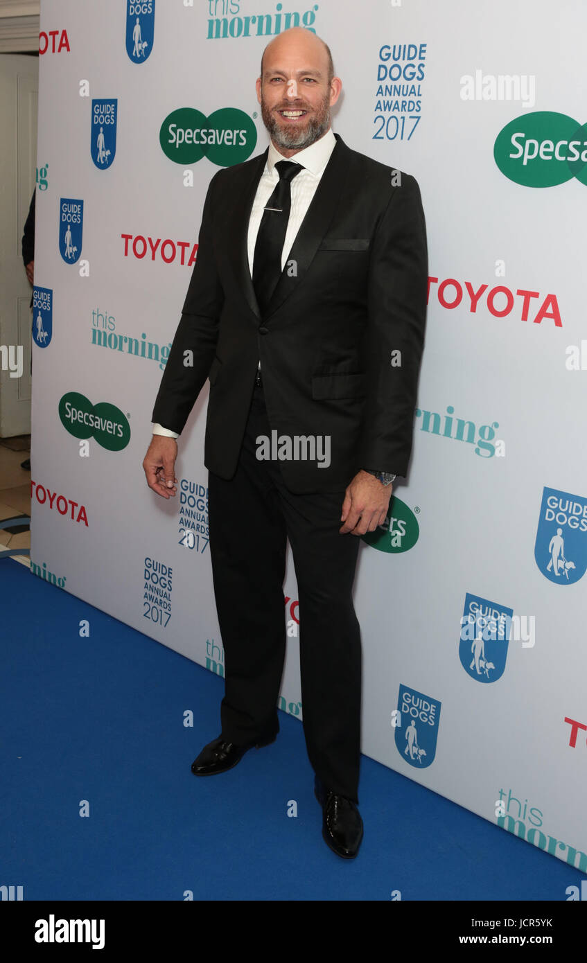 Celebs attend annual awards show to celebrate the achievements of guide ...