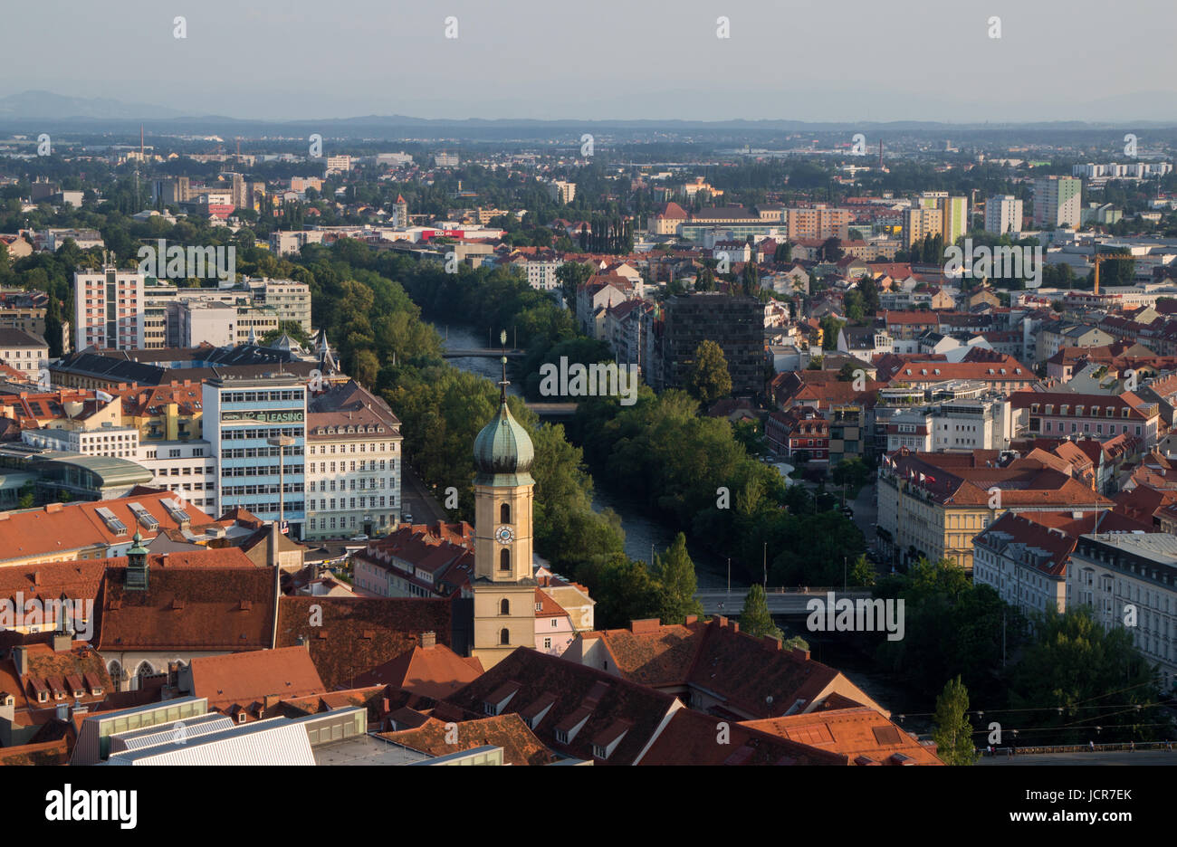 Mur river flowing through the centre of graz hi-res stock photography ...