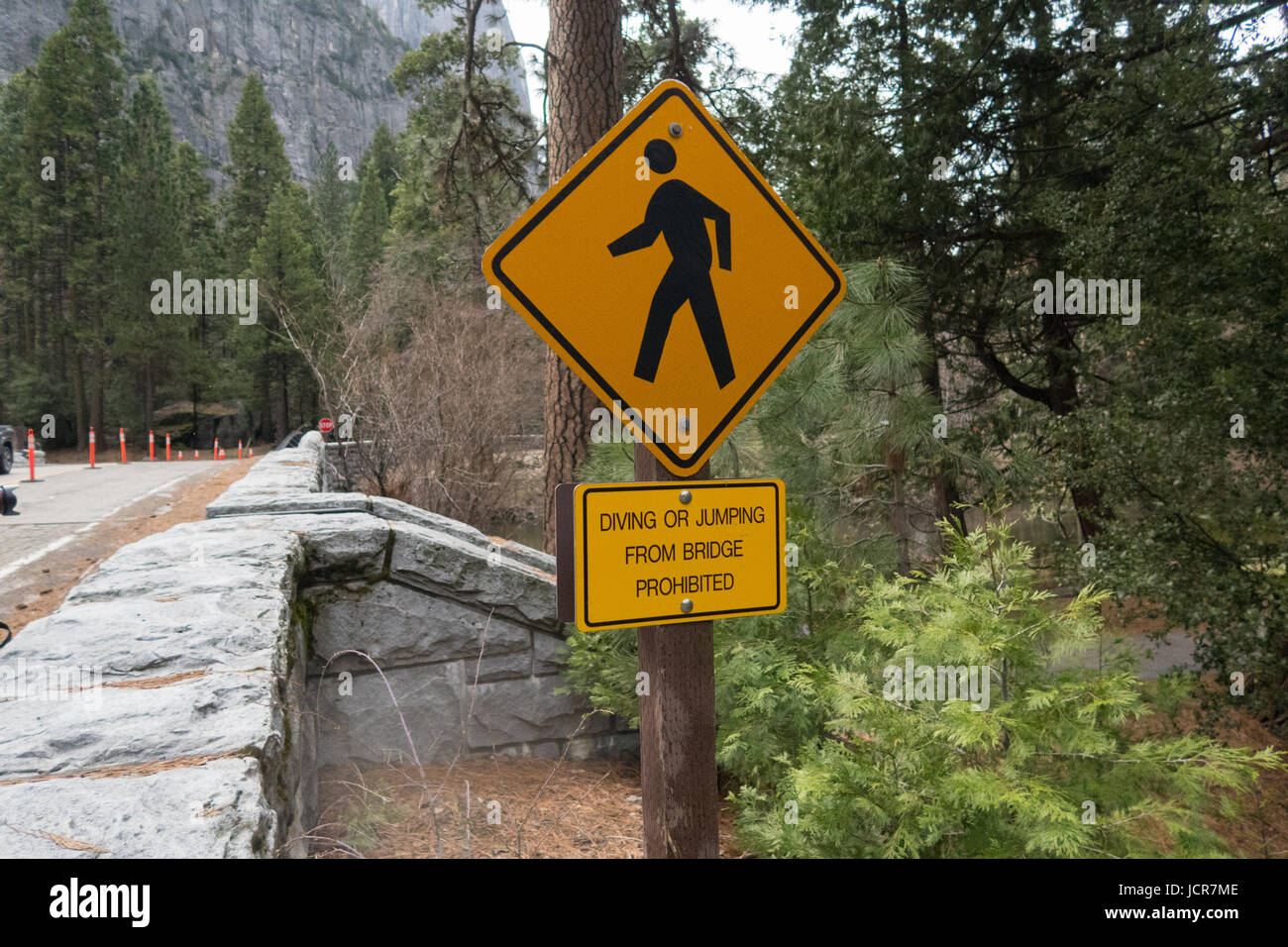 No diving or jumping yellow sign Stock Photo - Alamy