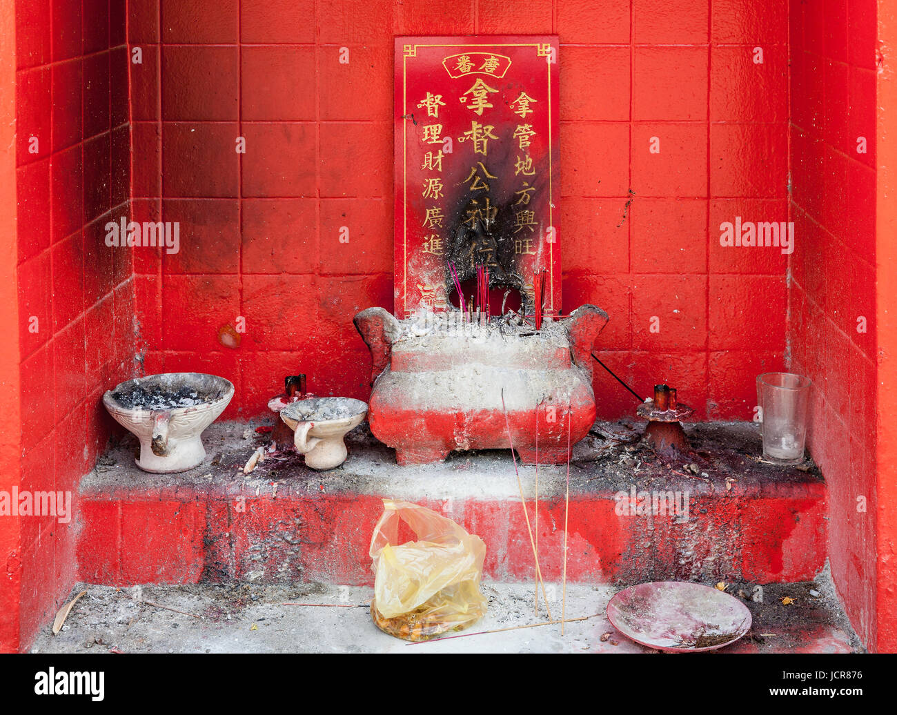 Traditional Chinese altar at the street of George Town, Penang ...