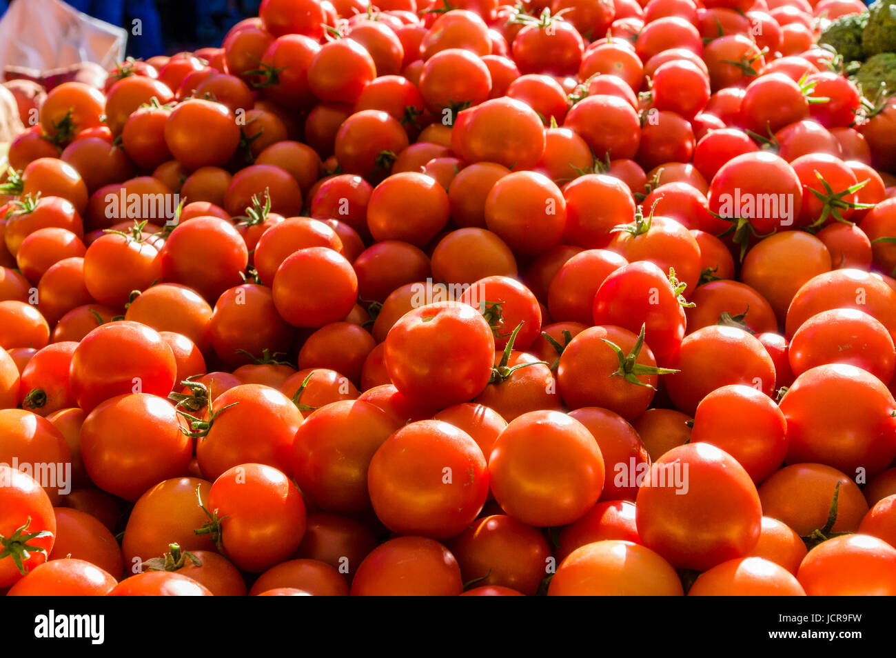 Bulk display of fresh red tomatoes at the market Stock Photo - Alamy