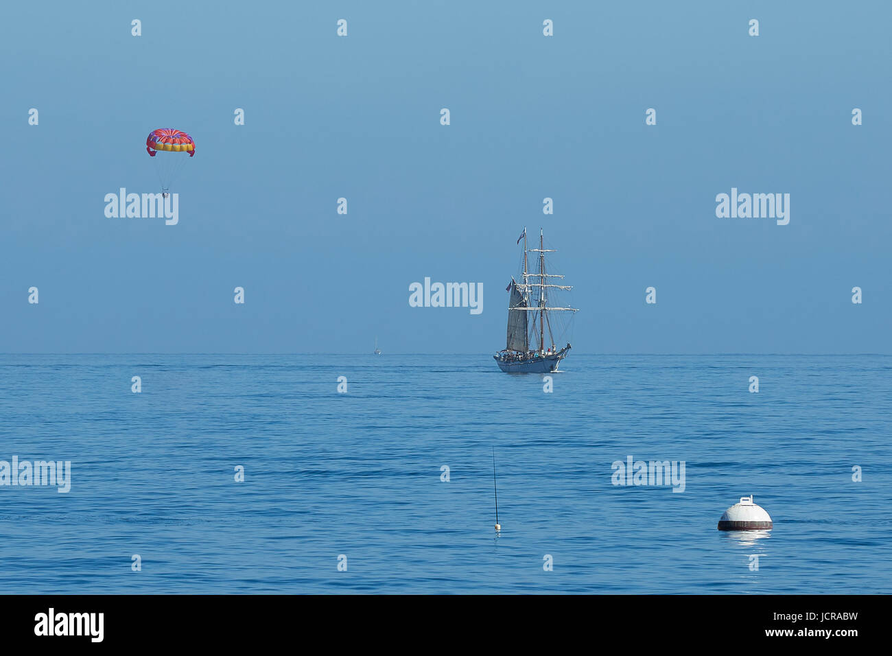 Old square rigged sailing ship hi-res stock photography and images - Alamy