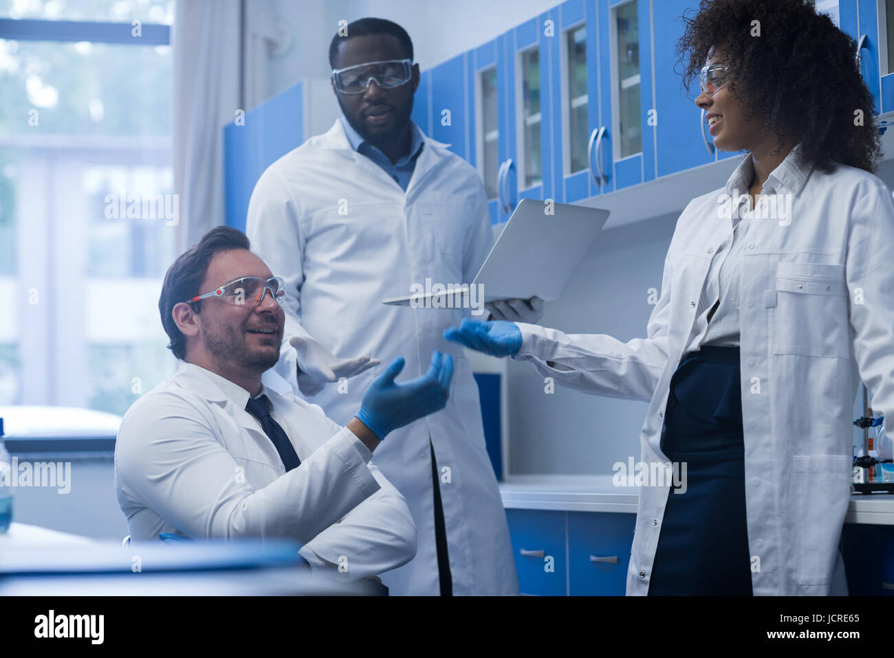 Group of scientists dna hi-res stock photography and images - Alamy