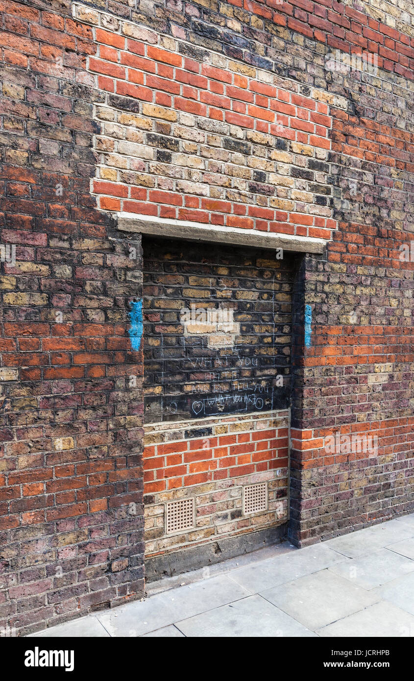 Bricked up doorway hi-res stock photography and images - Alamy