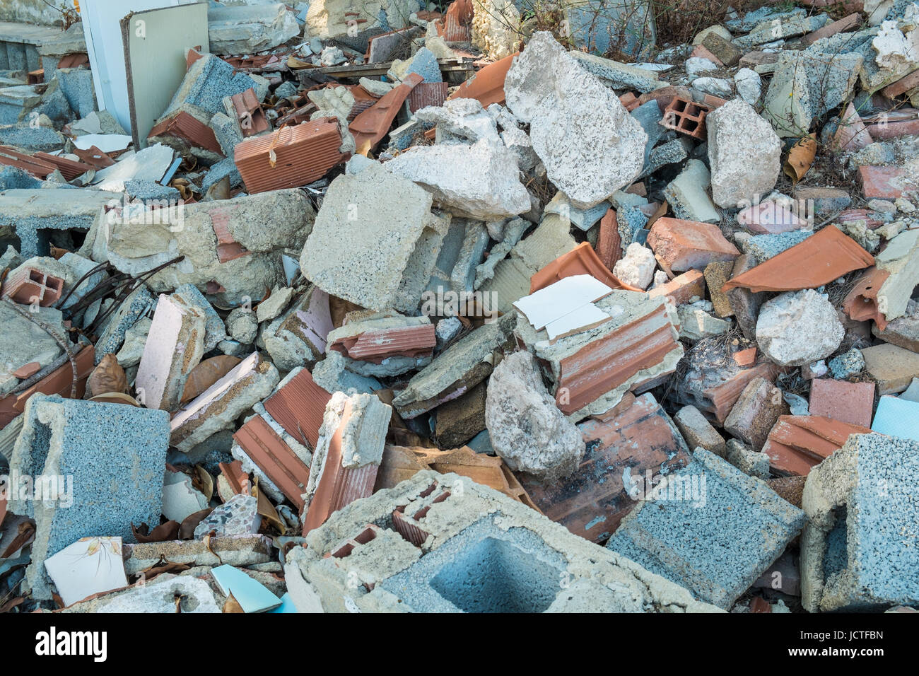 Full frame take of a large heap of demolition rubble Stock Photo - Alamy
