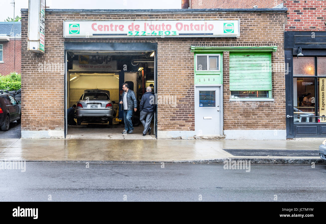 Castrol service hi-res stock photography and images - Alamy