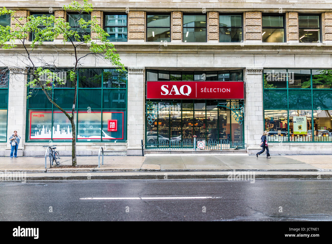 Montreal street sign hi-res stock photography and images - Alamy