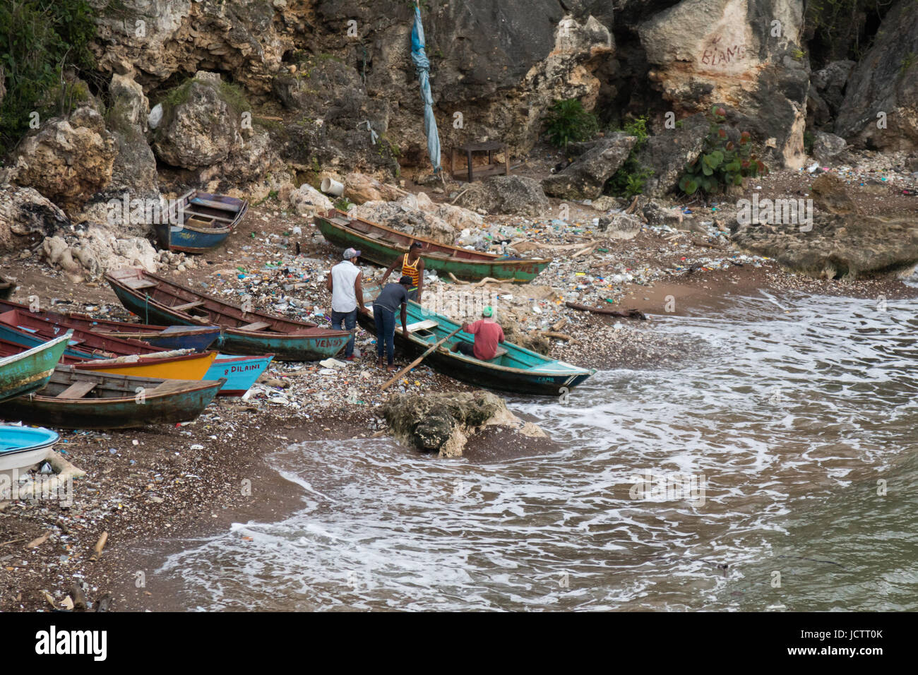 Embarking boats hi-res stock photography and images - Alamy