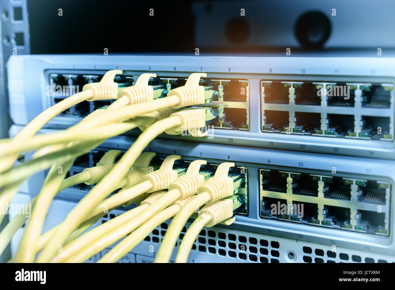 Hub links hi-res stock photography and images - Alamy