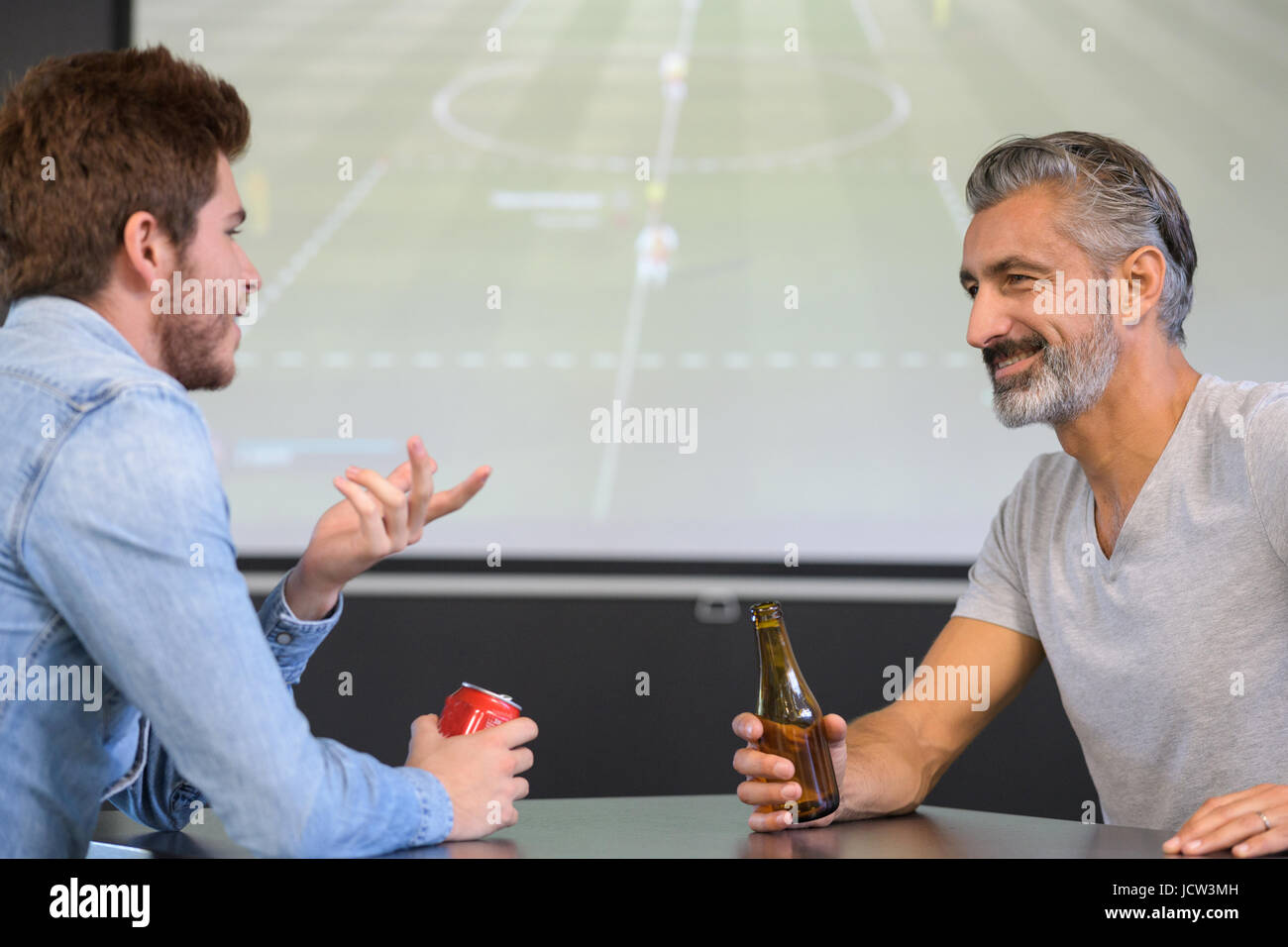 Watching rugby hi-res stock photography and images - Alamy