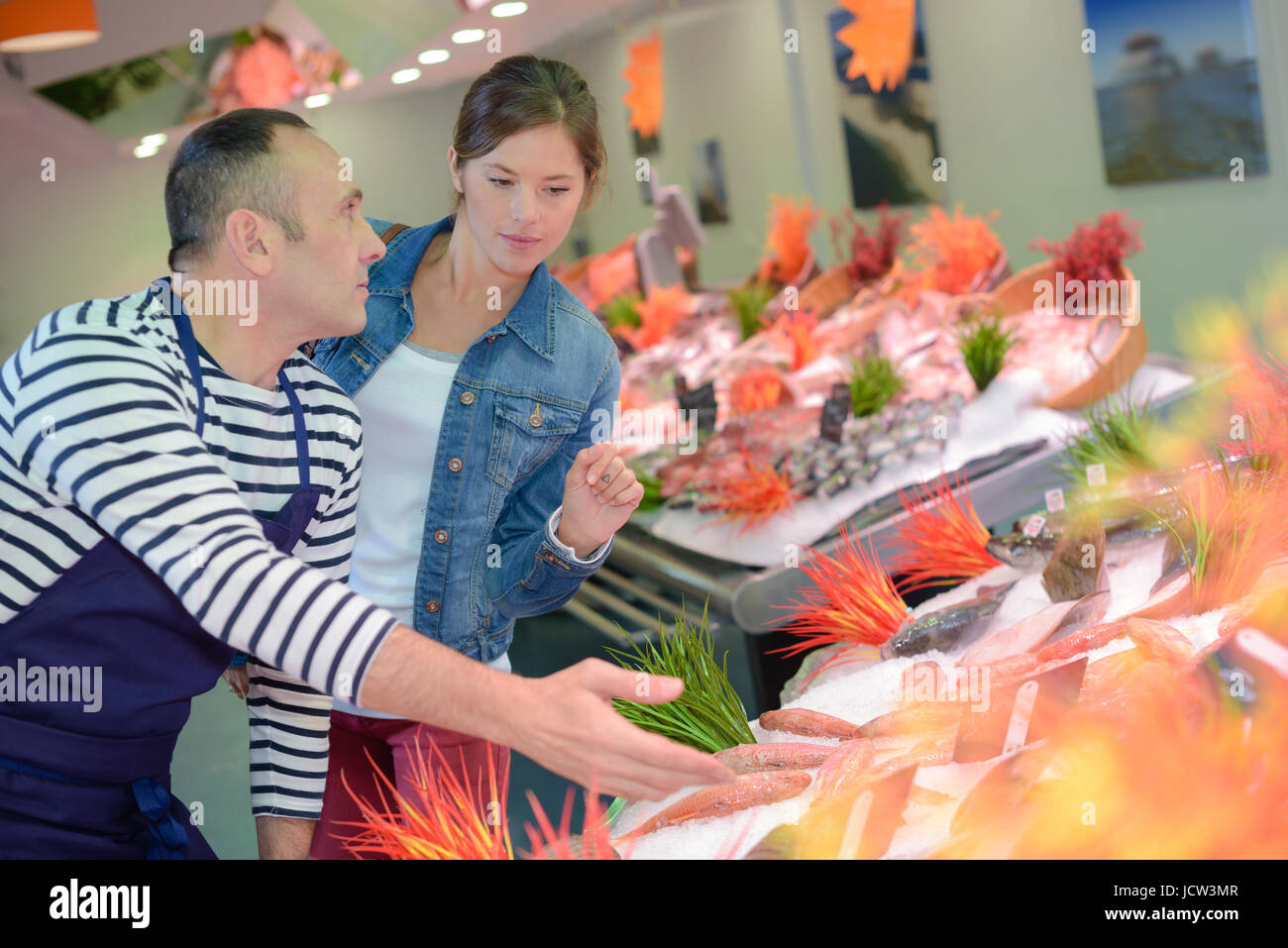 Customer buying fish hi-res stock photography and images - Alamy