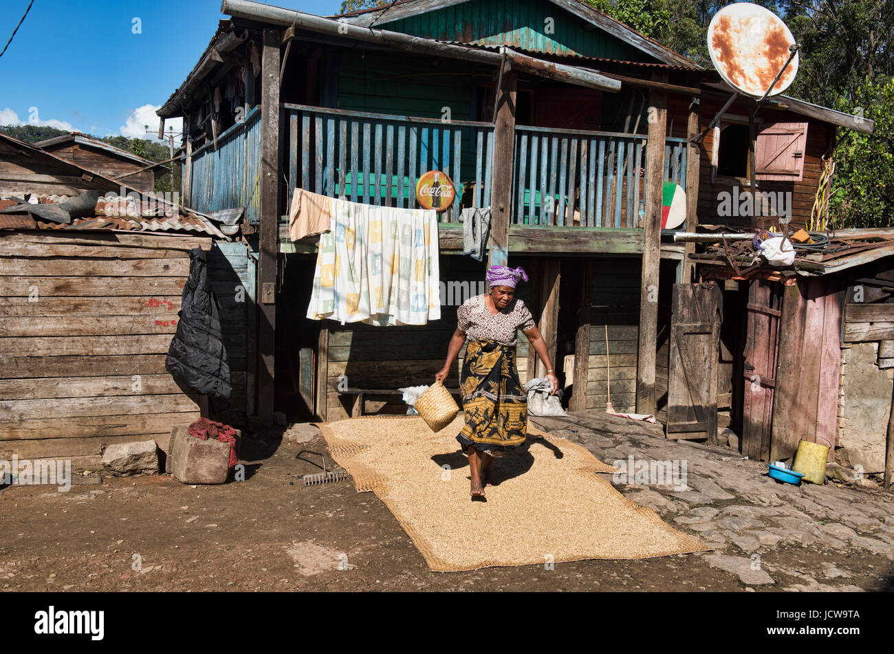 An old woman milling rice in Andasibe, Madagascar Stock Photo - Alamy