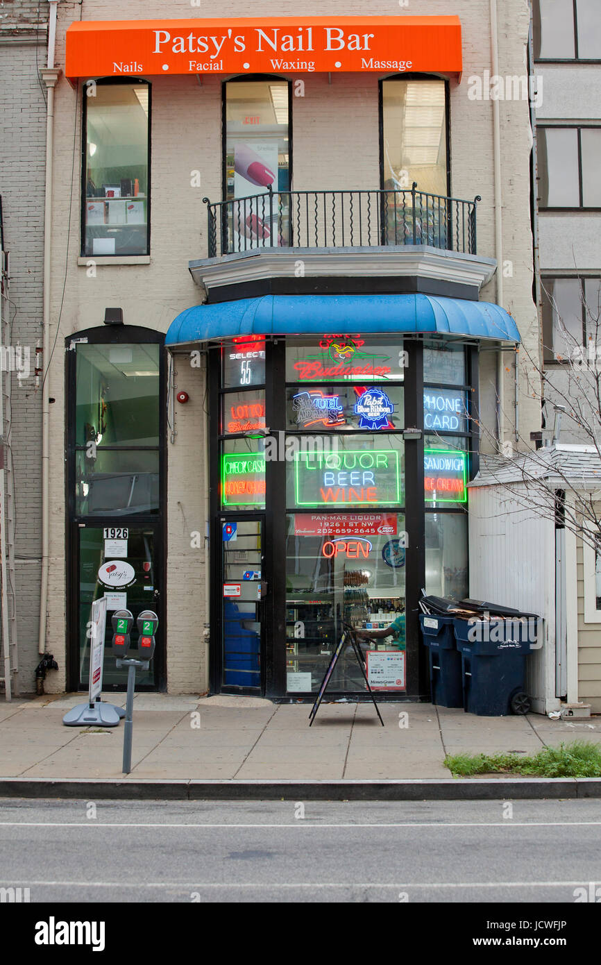 Liquor store storefront - Washington, DC USA Stock Photo - Alamy