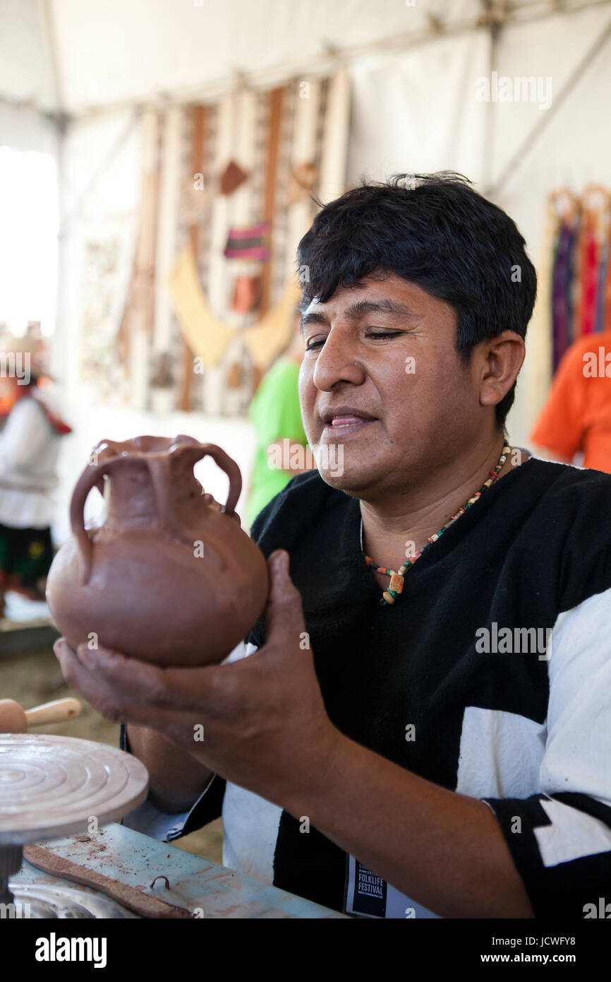 Clay pot maker hi-res stock photography and images - Alamy
