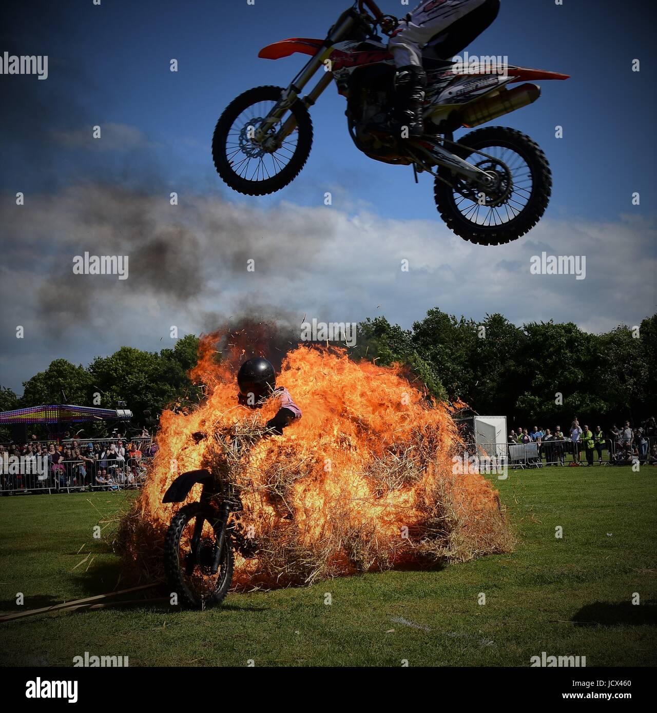 Motorcycle stunt show hi-res stock photography and images - Alamy
