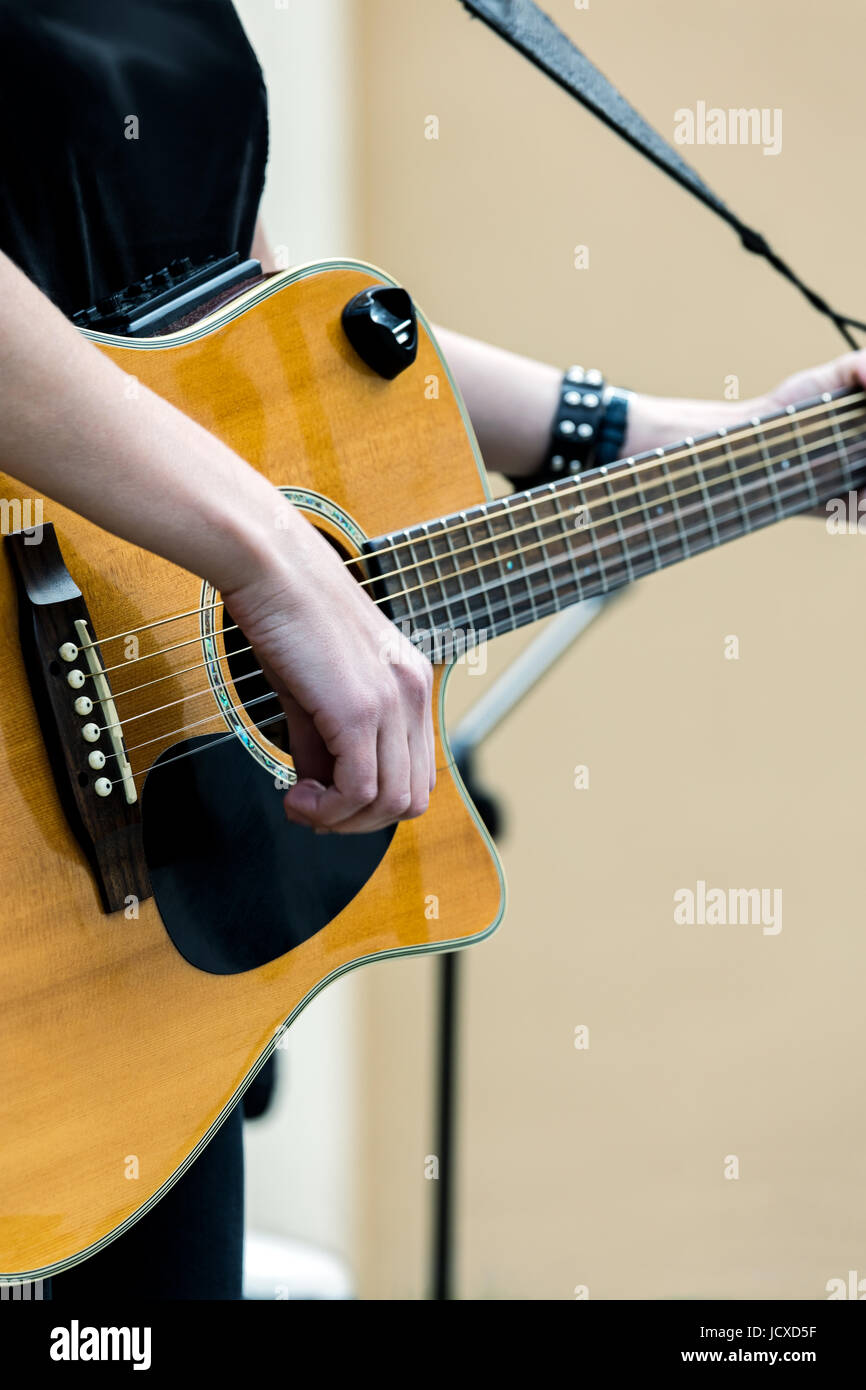 Guitar performer concert hi-res stock photography and images - Alamy