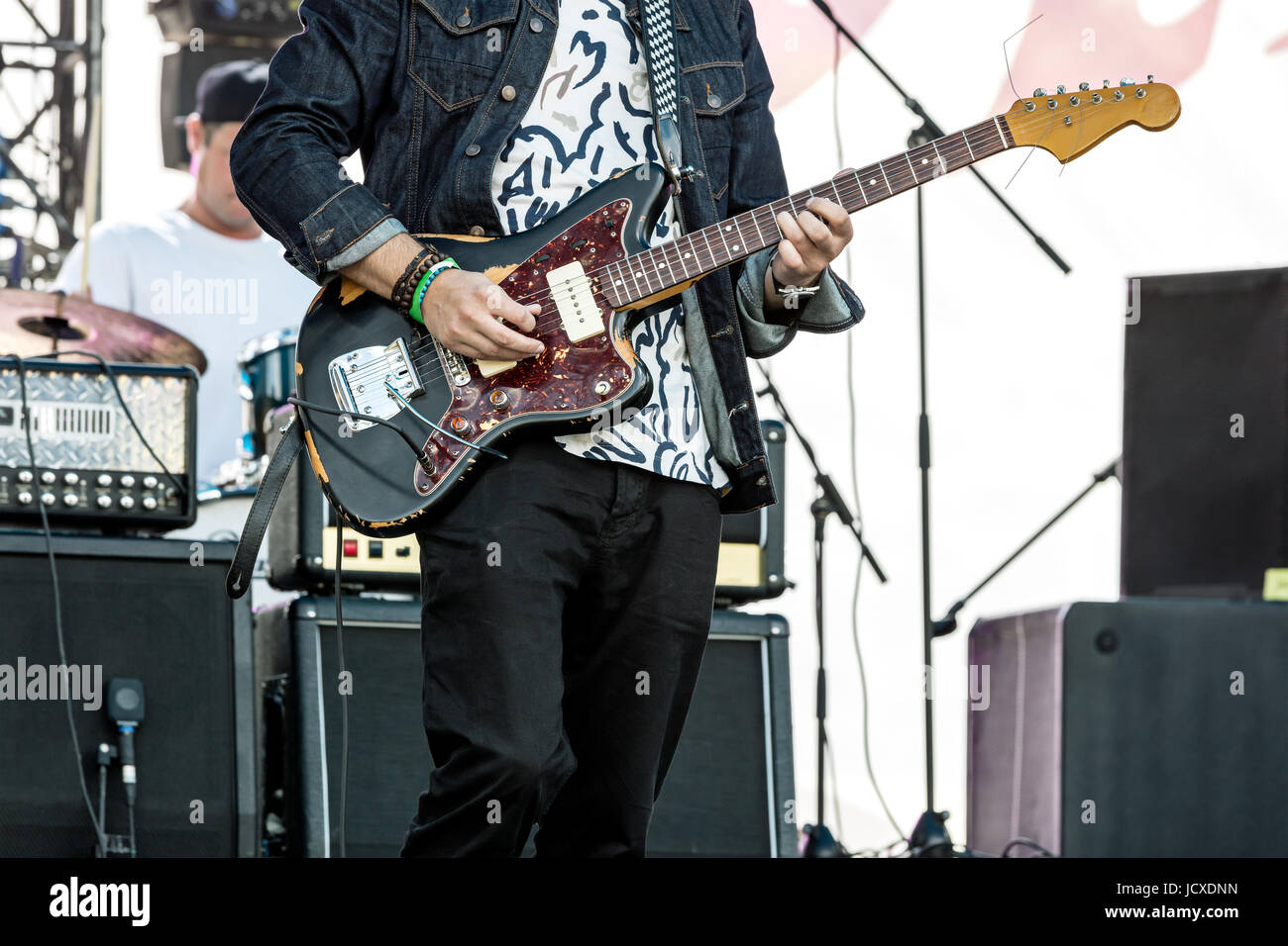 Guitar performer concert hi-res stock photography and images - Alamy