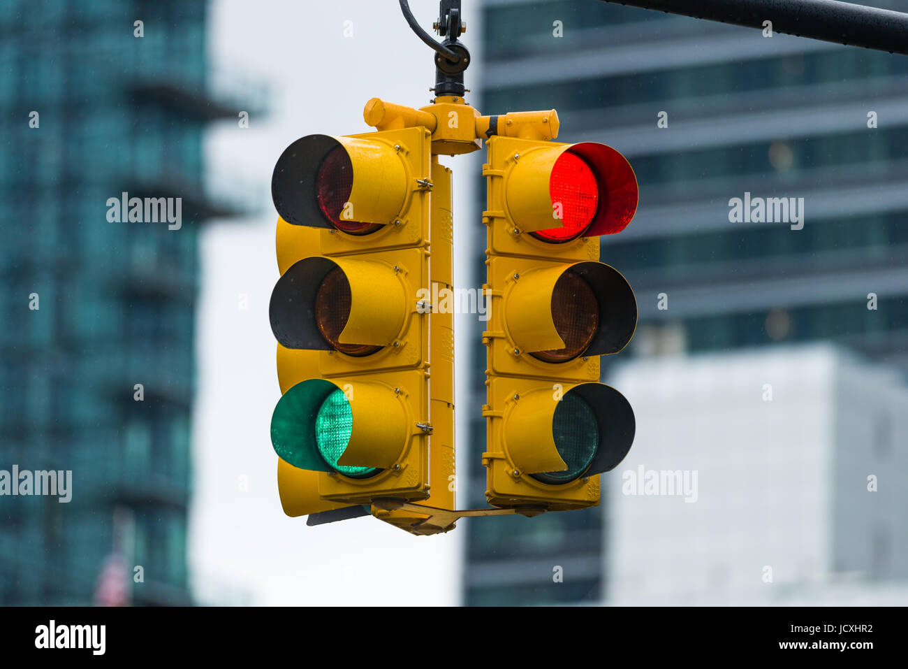 Green light red light hi-res stock photography and images - Alamy