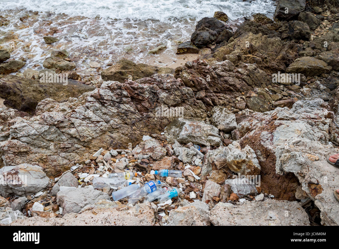 Trash in the ocean washed up on the beach Stock Photo - Alamy